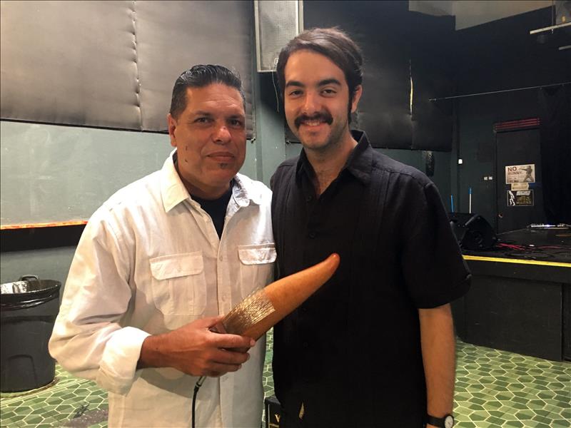 Boricuas crean versión electrónica de un güiro, pequeño instrumento ...