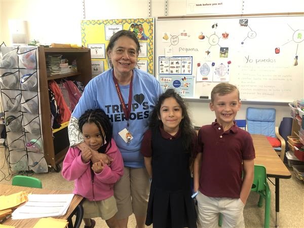 Maestra hispana premiada por "heroísmo" en aulas de escuela en Winston ...