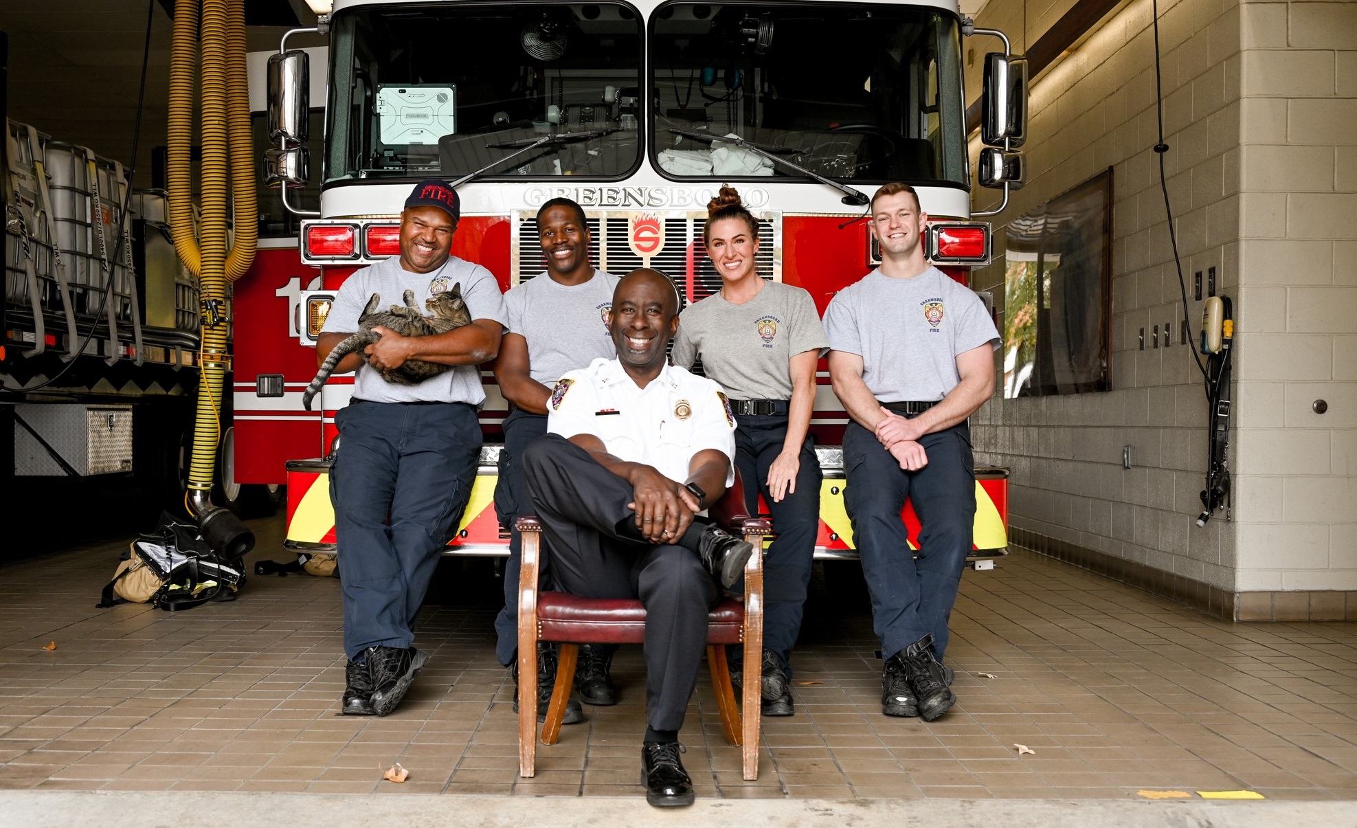 Conoce a Scrappy, el gato-bombero en Greensboro | Qué Pasa