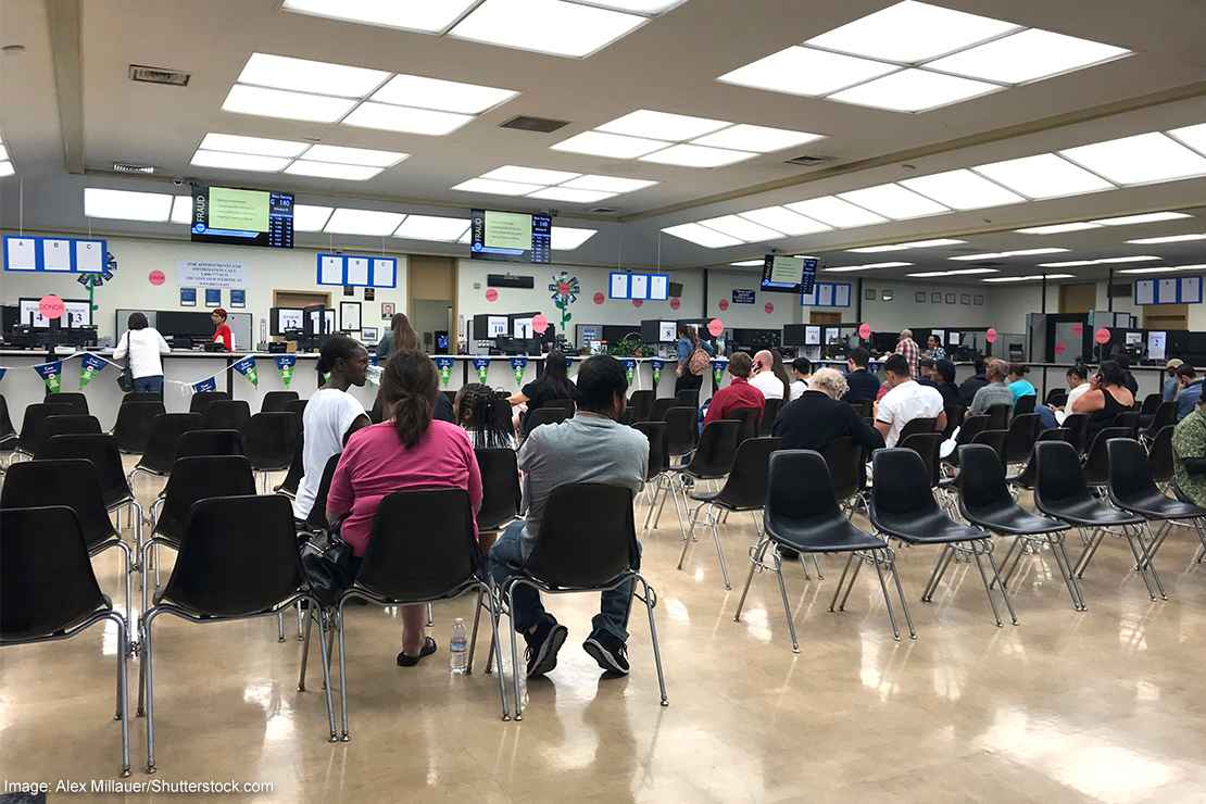 DMV niega permisos de manejo a inmigrantes legales en NC | Qué Pasa