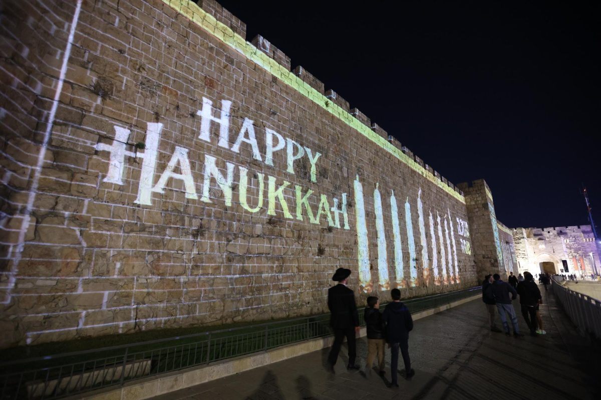 Comienza Janucá en Israel, la festividad judía de las luces | Qué Pasa