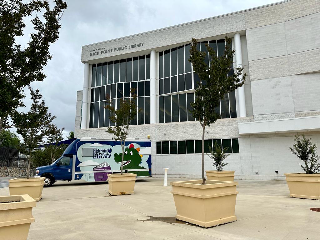 Invitan acercarse a la biblioteca de High Point en el verano | Qué Pasa