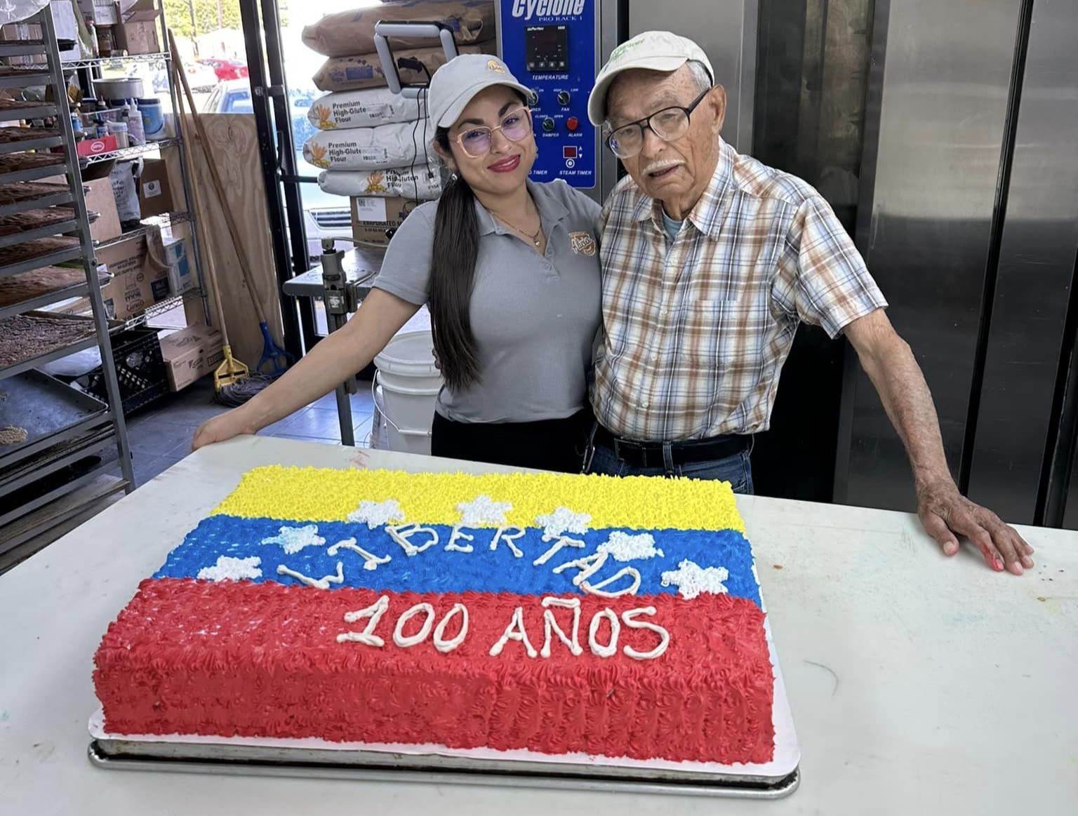 Bisabuelo cumplió 100 años con espíritu joven | Qué Pasa