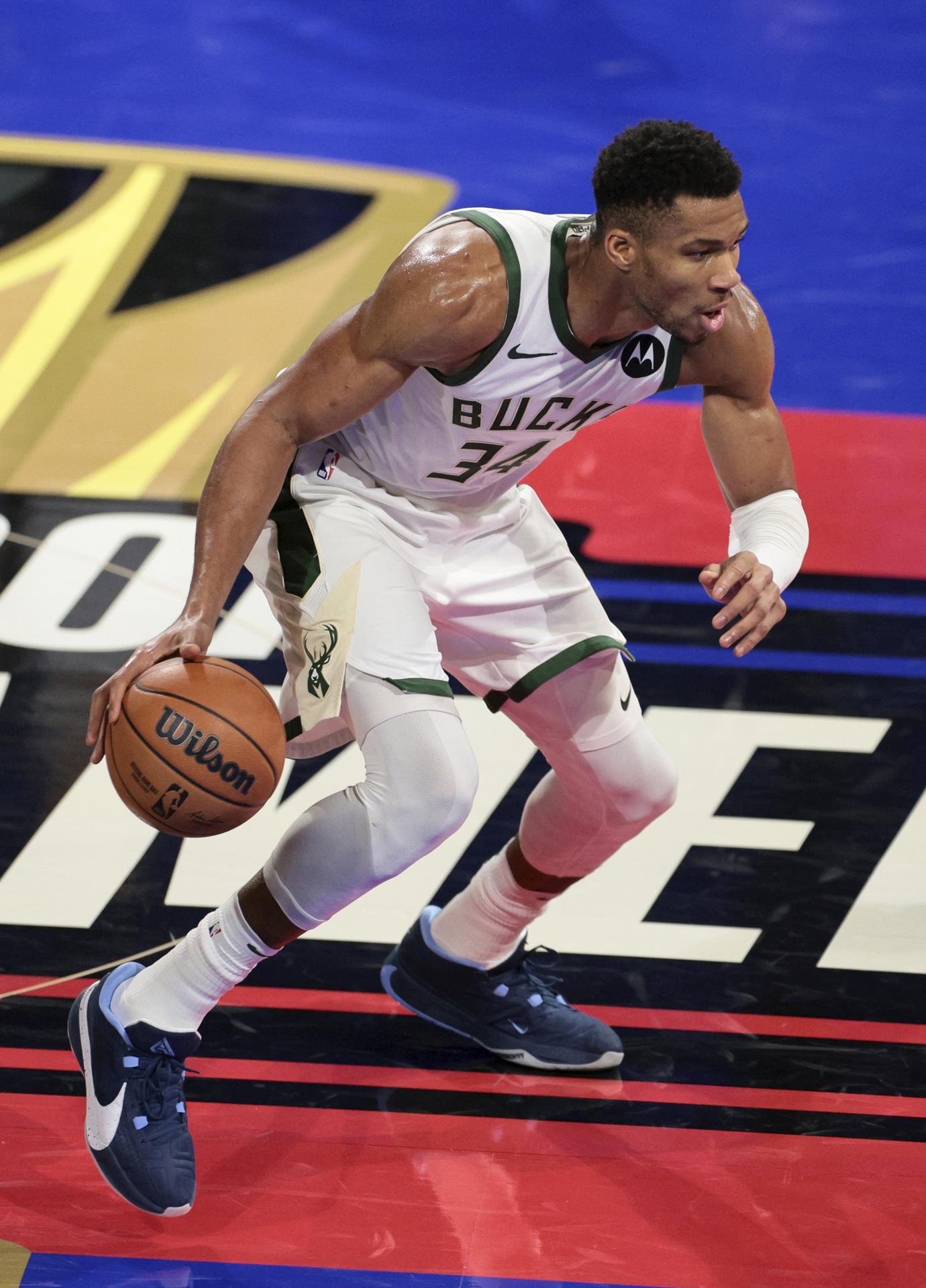 140 126 Antetokounmpo Arrasa Con 64 Puntos Y Bate El Récord De
