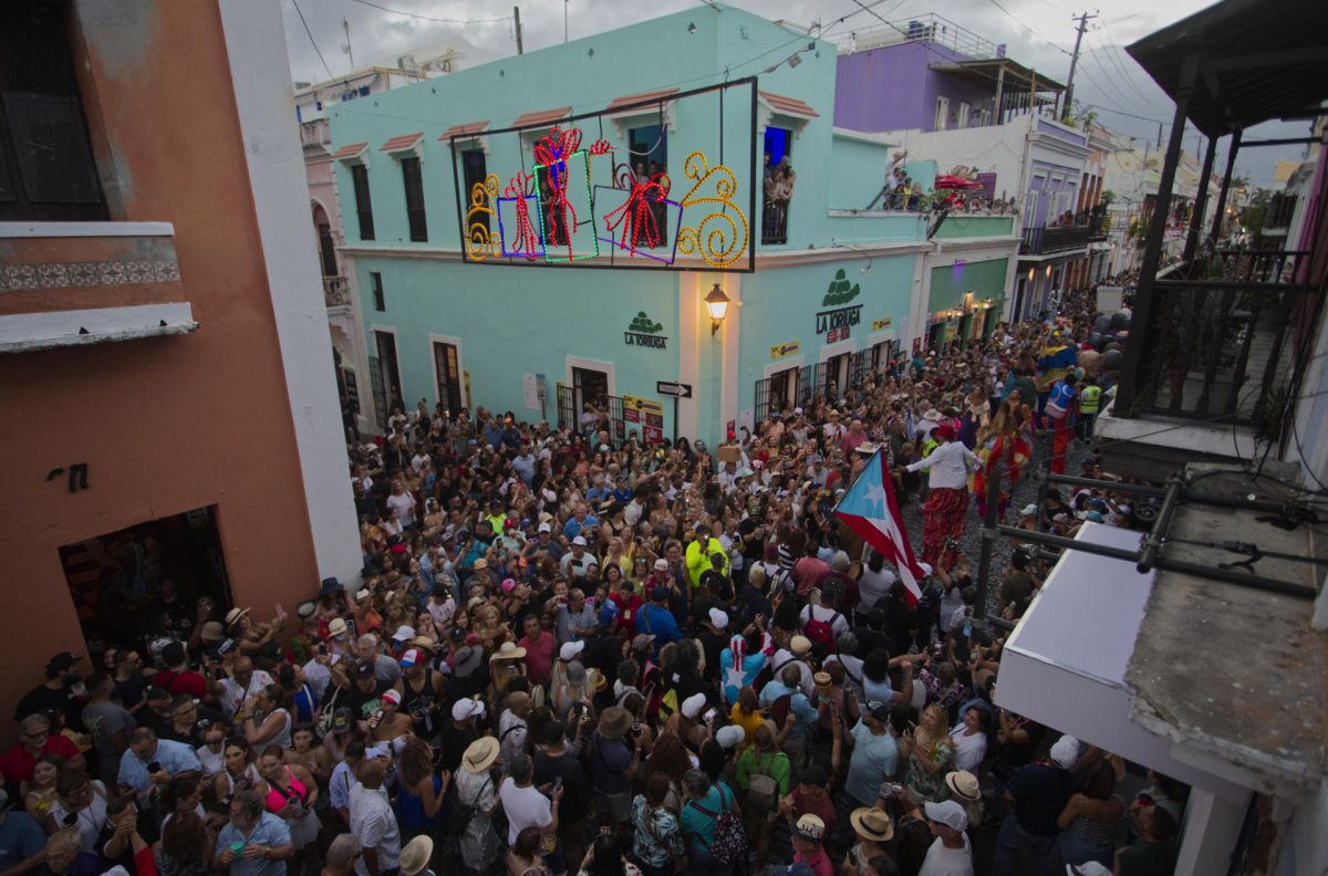 Arrancan las Fiestas de la Calle San Sebastián al ritmo de la bomba en Puerto Rico | Qué Pasa