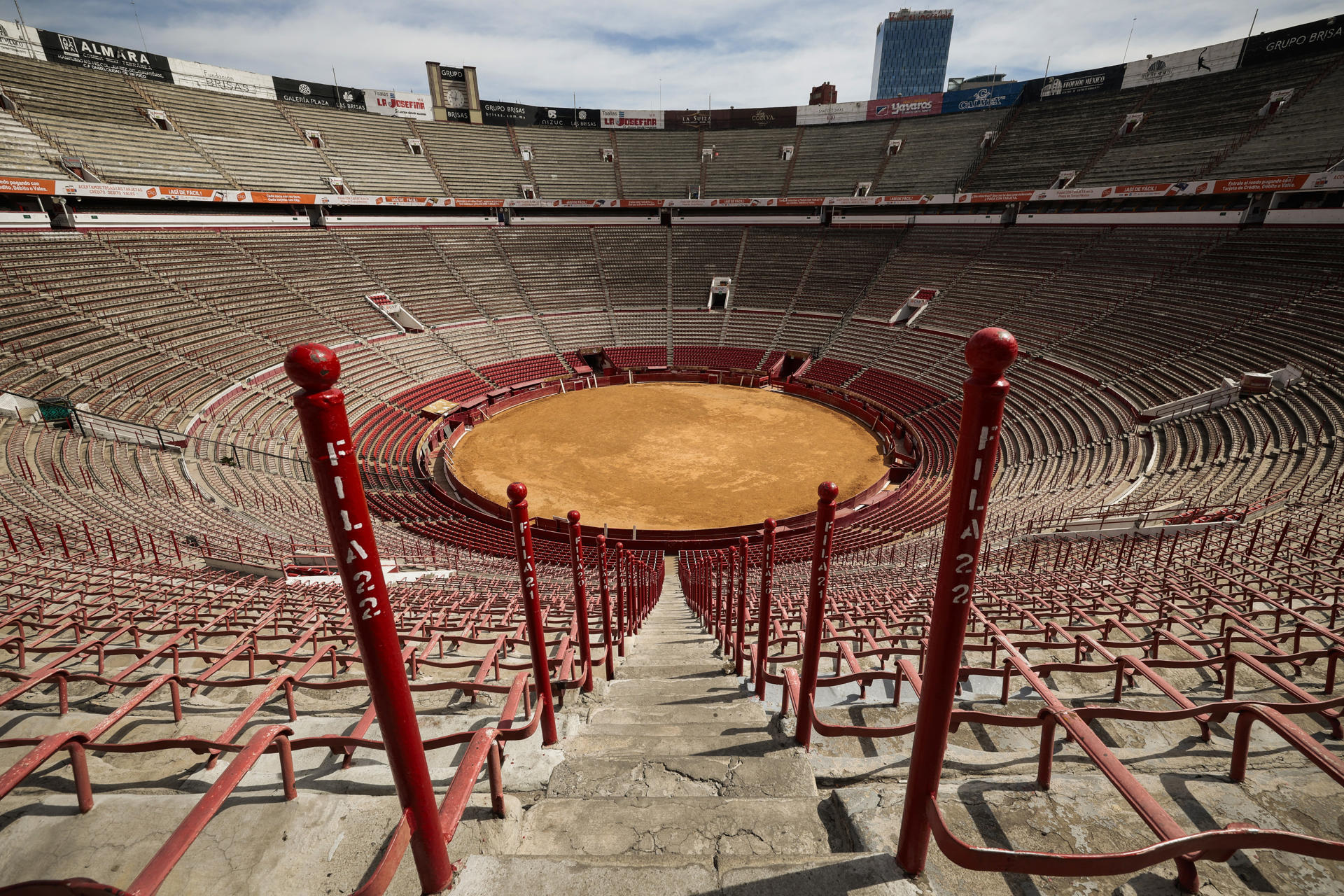 La Plaza México de toros presenta sus carteles del 'Serial de ...