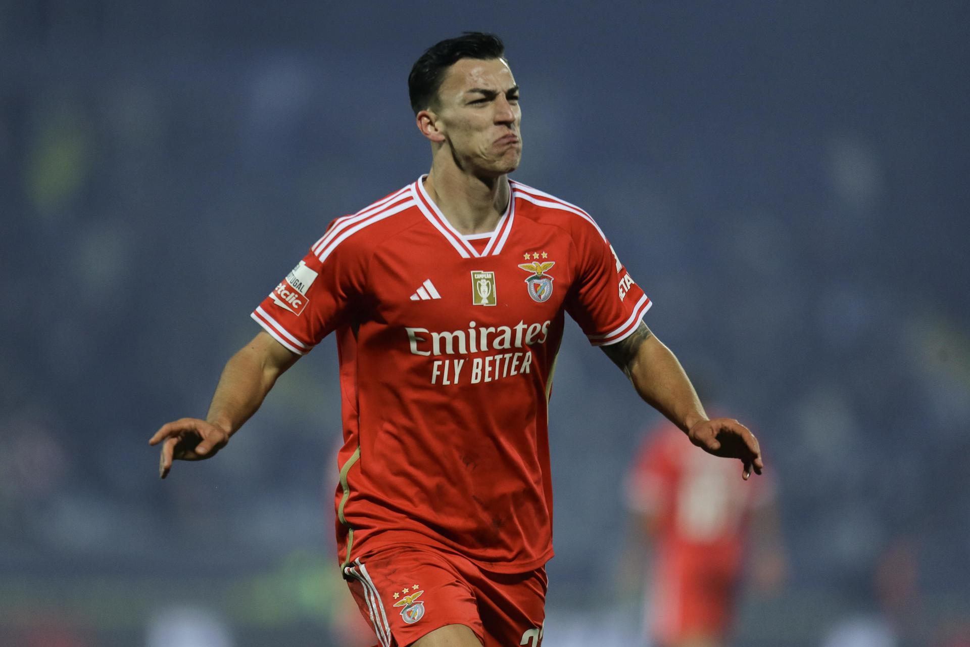 El Benfica se impone al Arouca (0-3) y mantiene la presión sobre el ...