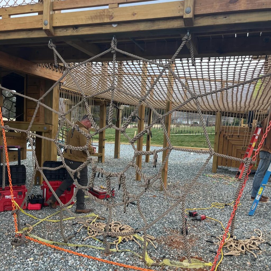 Mejoras en el nuevo parque infantil inclusivo en Cates Farm Park | Qué Pasa