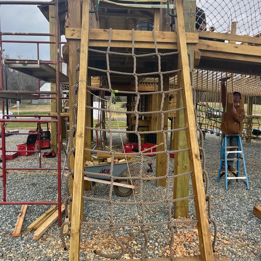 Mejoras en el nuevo parque infantil inclusivo en Cates Farm Park | Qué Pasa