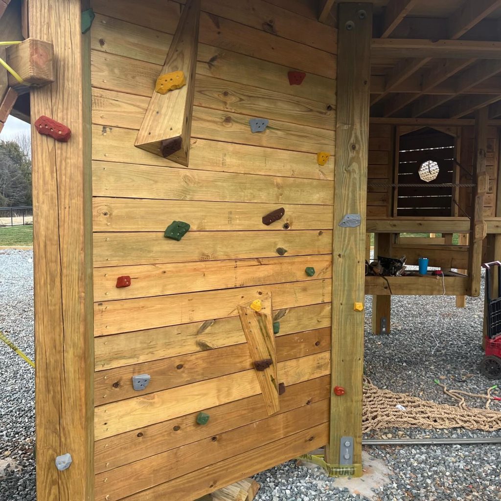 Mejoras en el nuevo parque infantil inclusivo en Cates Farm Park | Qué Pasa