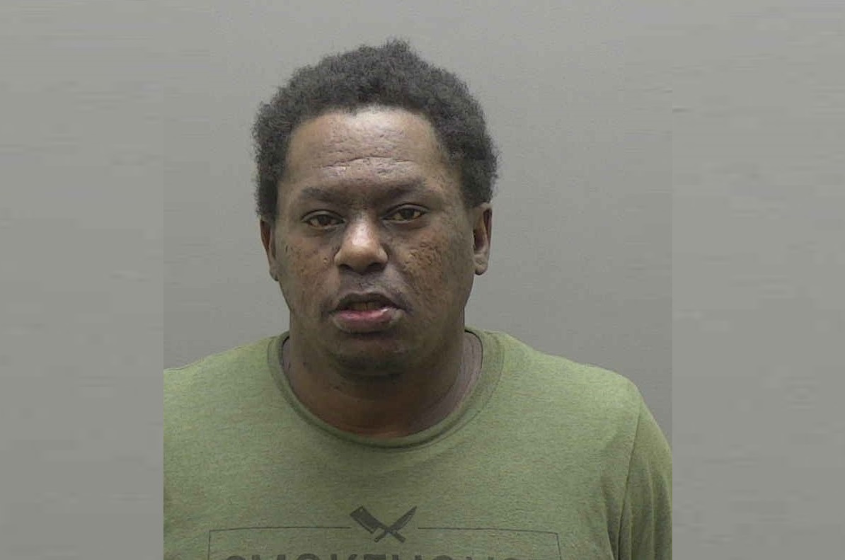 Hombre de Burlington incendió una casa con 4 personas adentro | Qué Pasa