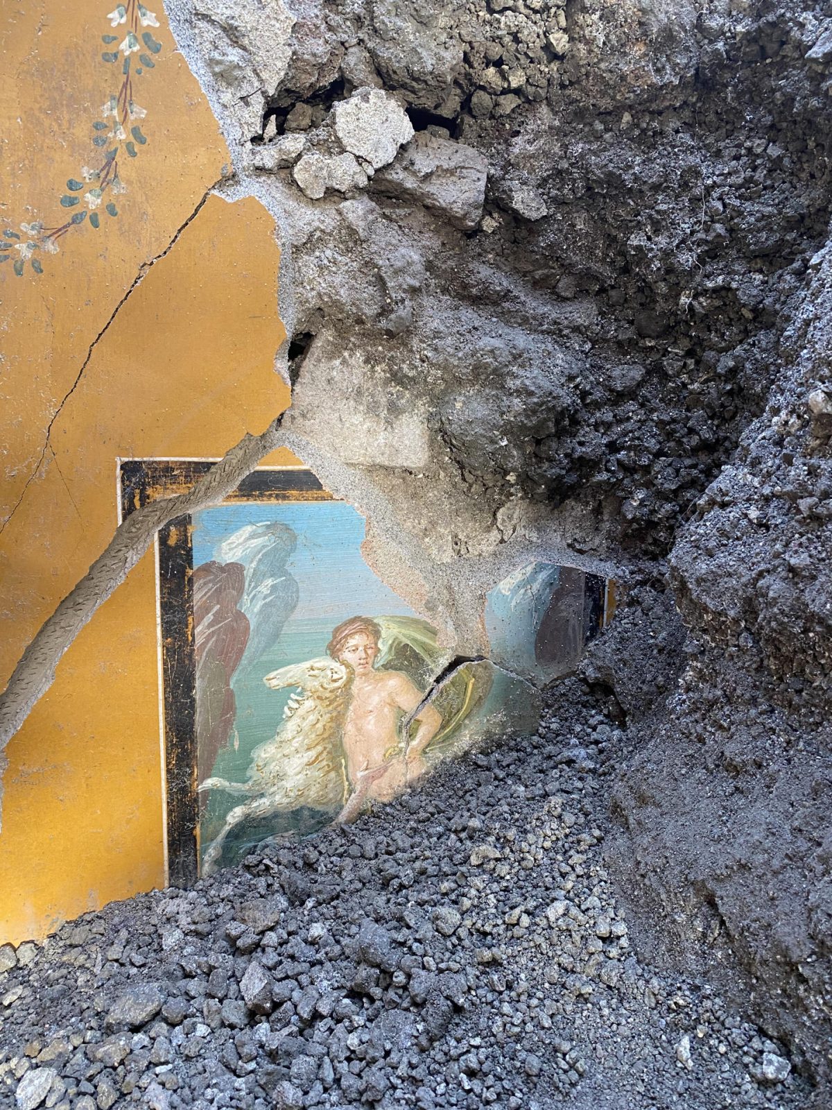 Un fresco con el mito de Helle y Phrixus reaparece en las excavaciones ...