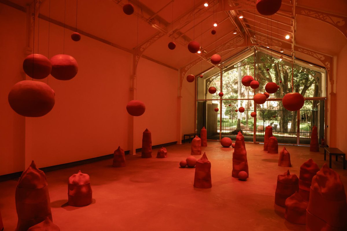 La artista brasileña Sallisa Rosa desentierra y reconstruye su historia ...