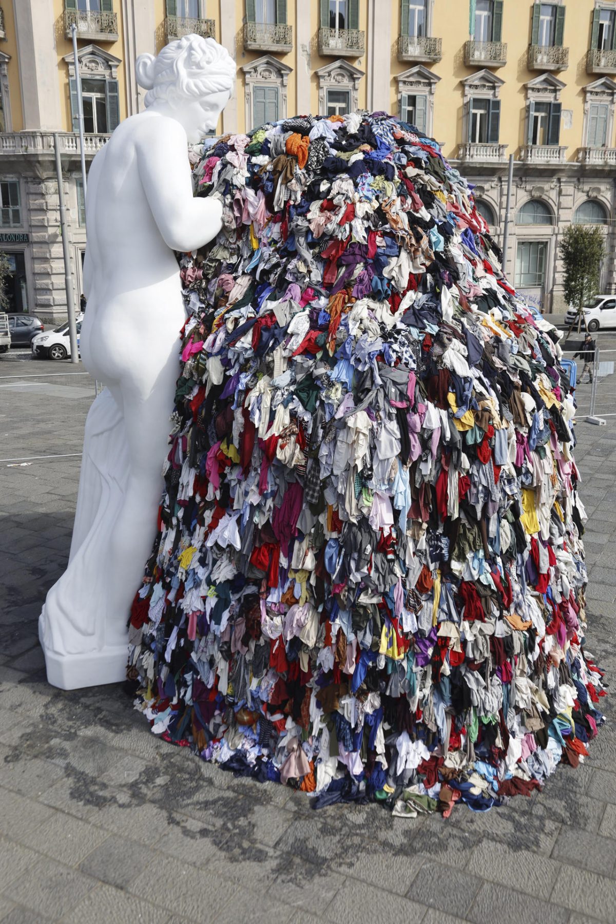 La "Venus de los trapos" de Pistoletto renace en Nápoles tras su ...
