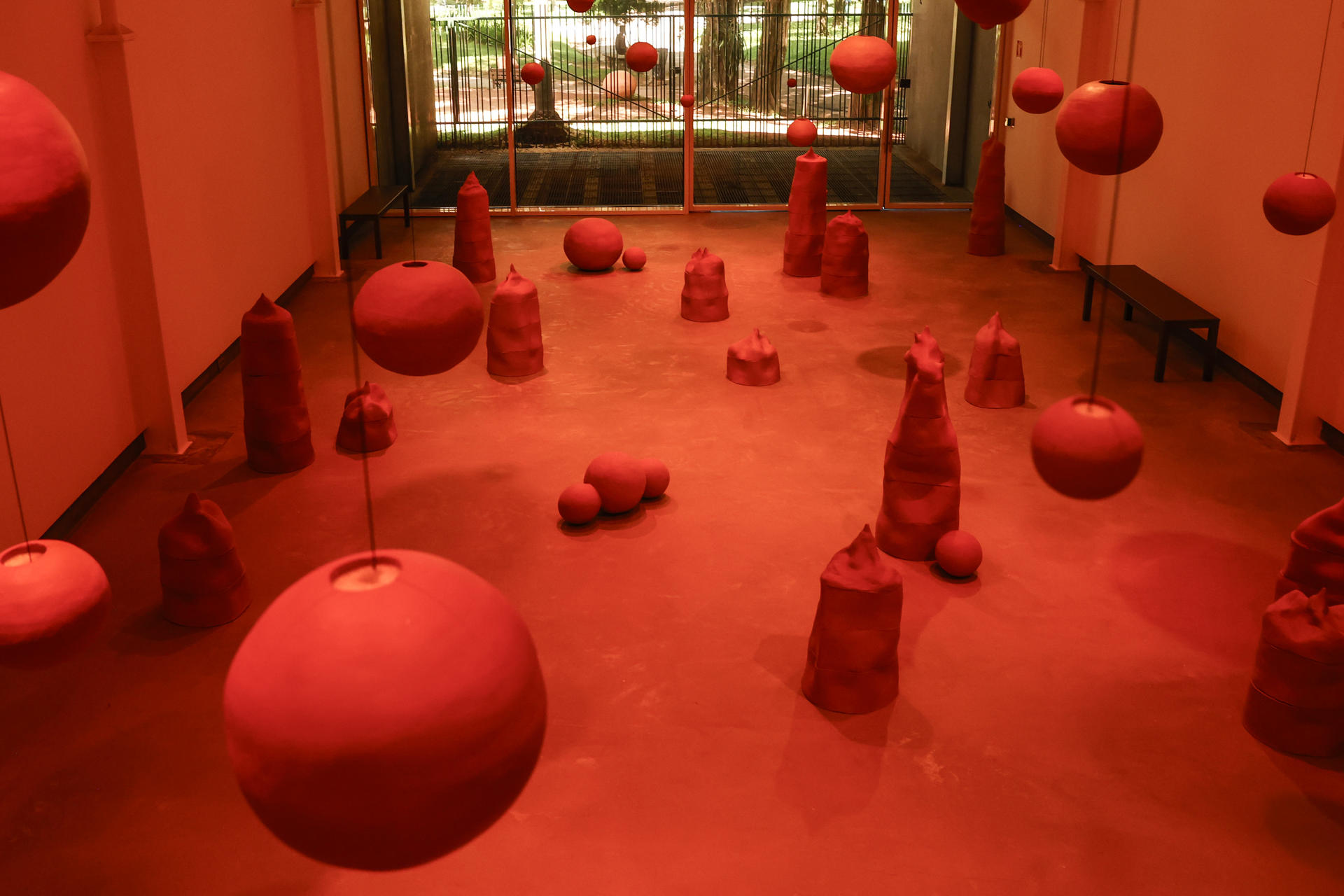 La artista brasileña Sallisa Rosa desentierra y reconstruye su historia ...