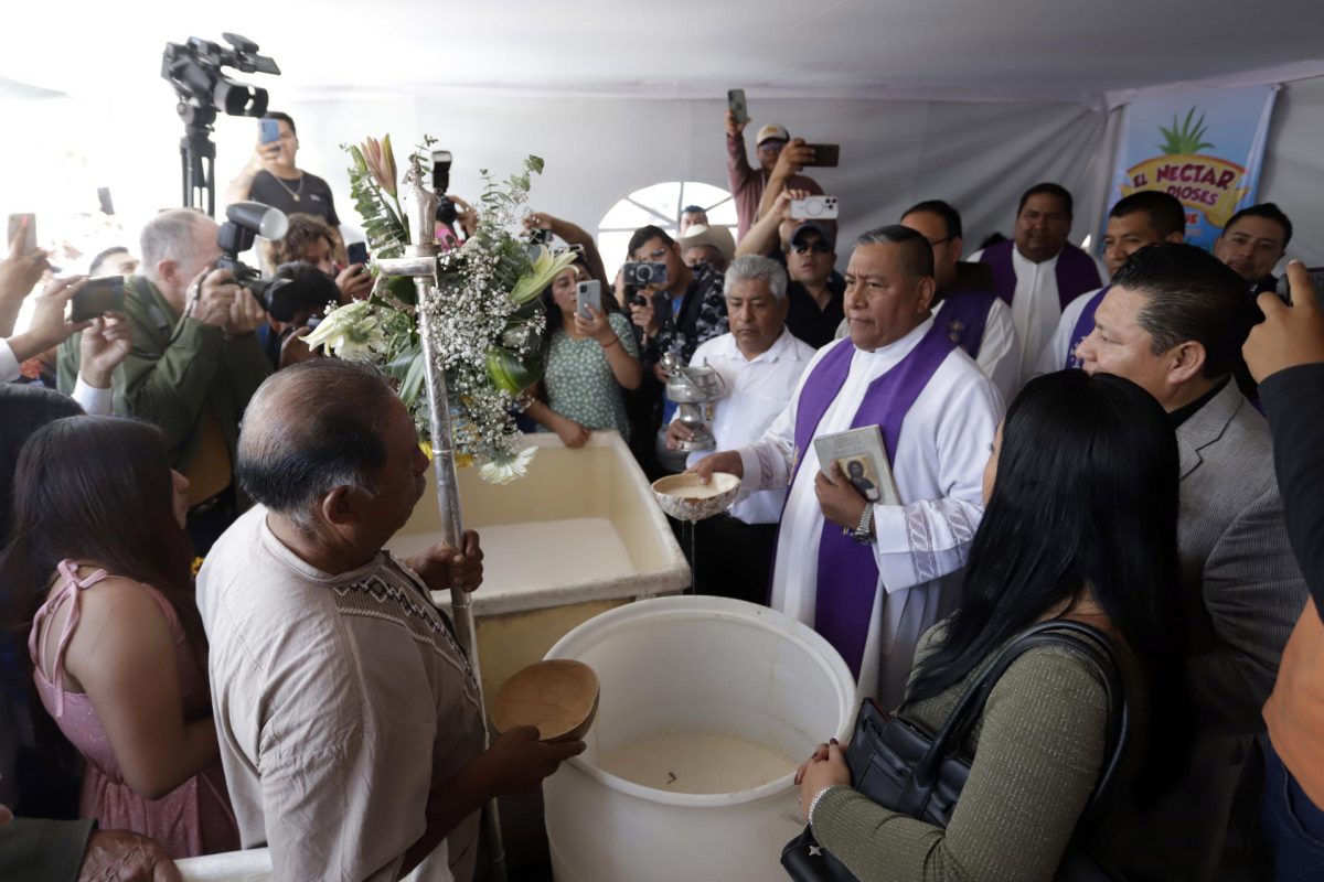 Habitantes del centro de México festejan tradición náhuatl y regalan ...