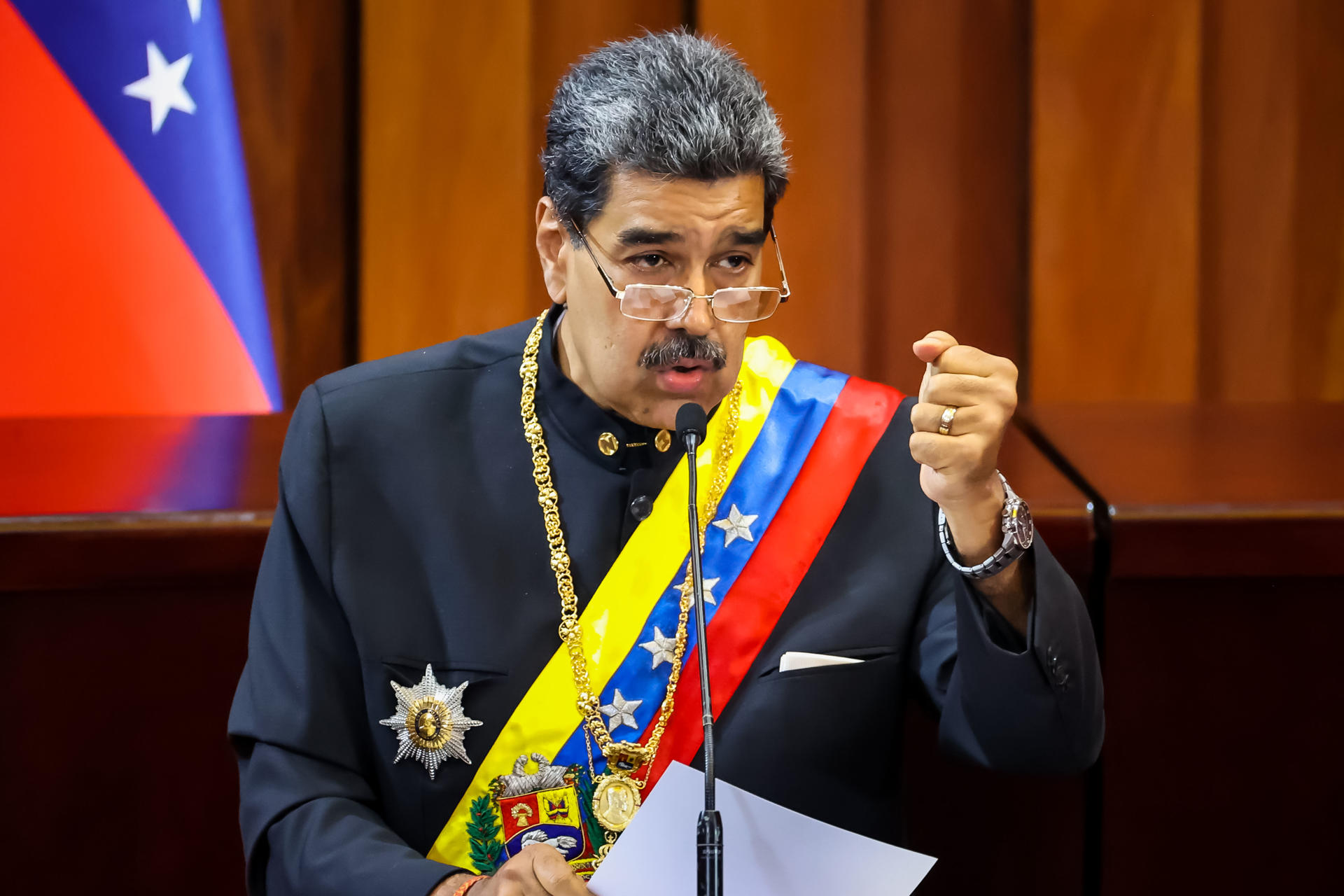 Nicolás Maduro anuncia el cierre de la Embajada y consulados de ...
