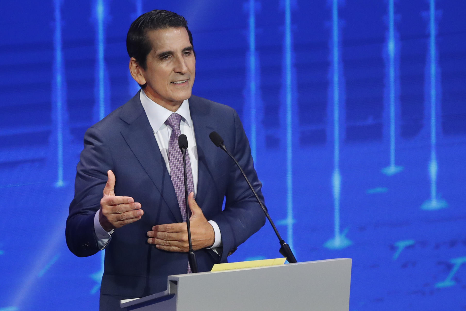 Roux, el candidato reincidente que promete cambiar la Constitución y ...