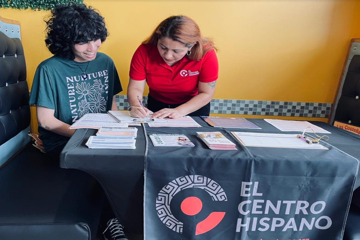 Piden a 147 mil latinos en NC que se registren para votar | Qué Pasa