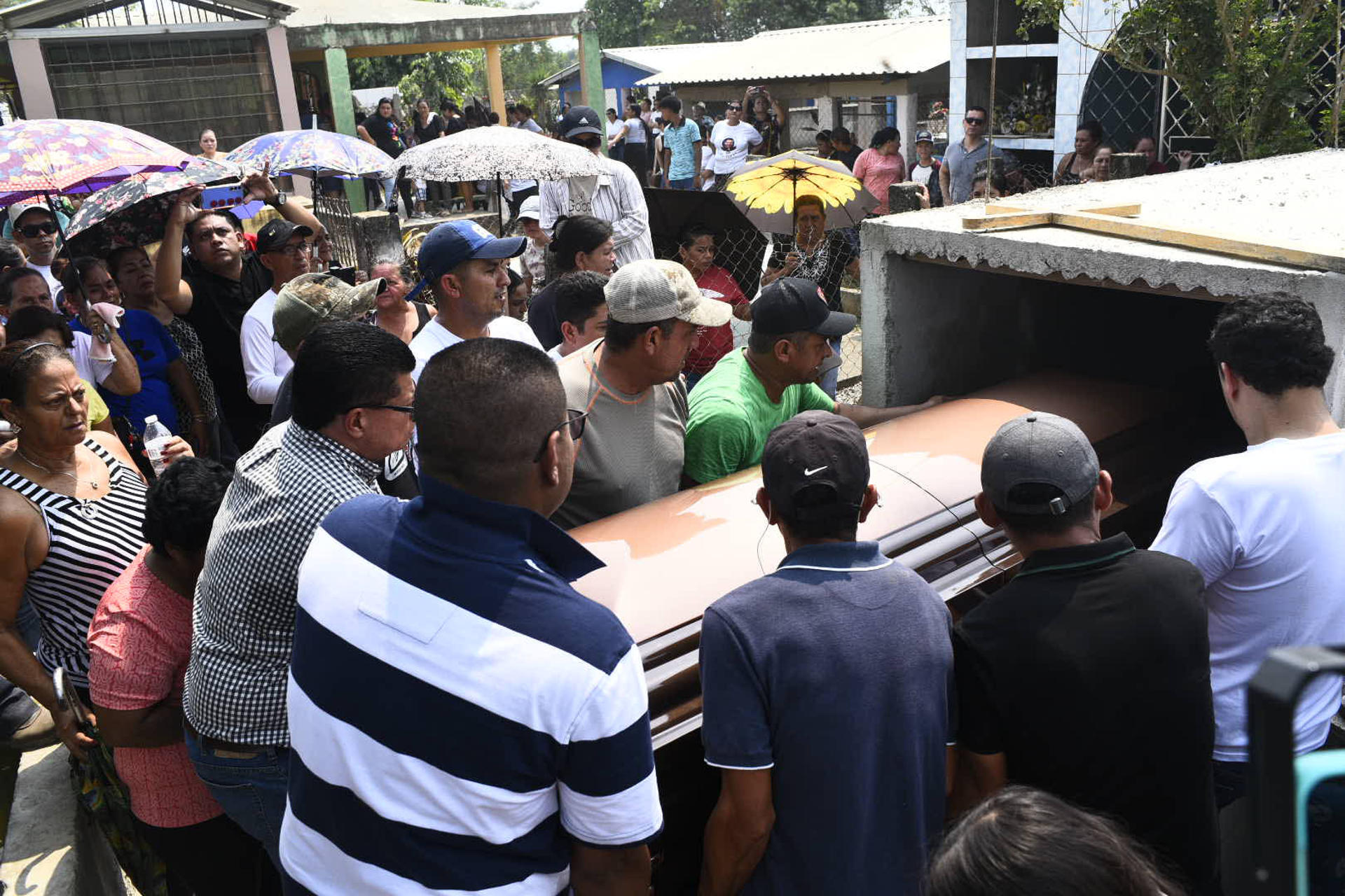 Aldea hondureña le da el último adiós a Maynor Suazo, víctima en la ...