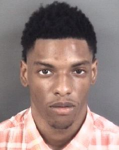 Madre e hijo arrestados con armas en graduación escolar | Qué Pasa