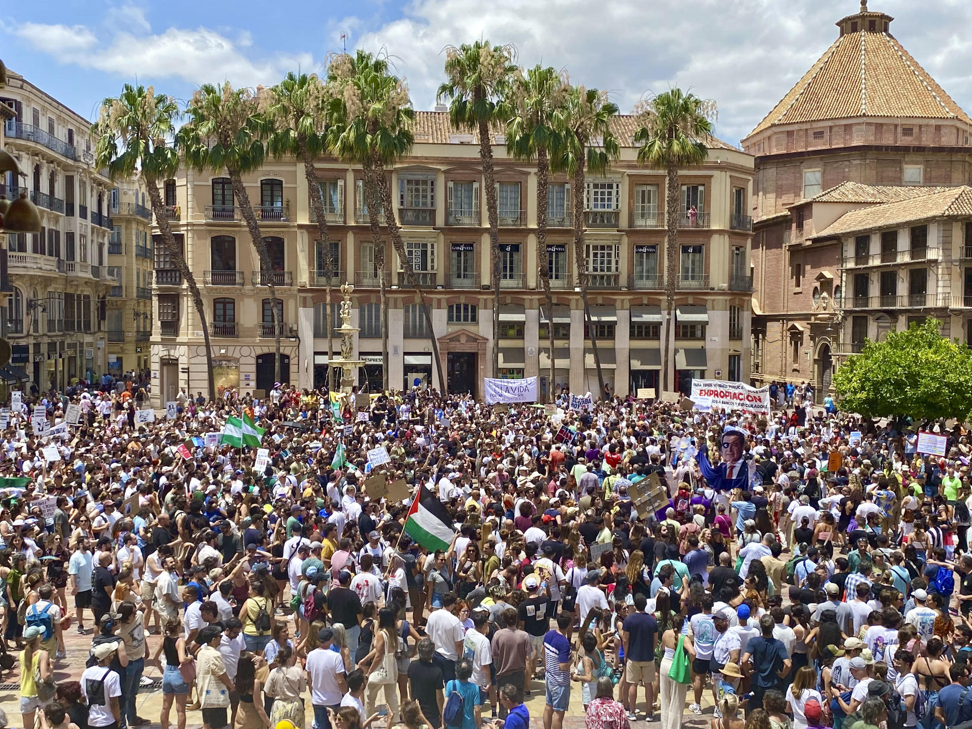 Miles de personas protestan en españa contra la masificación turística ...