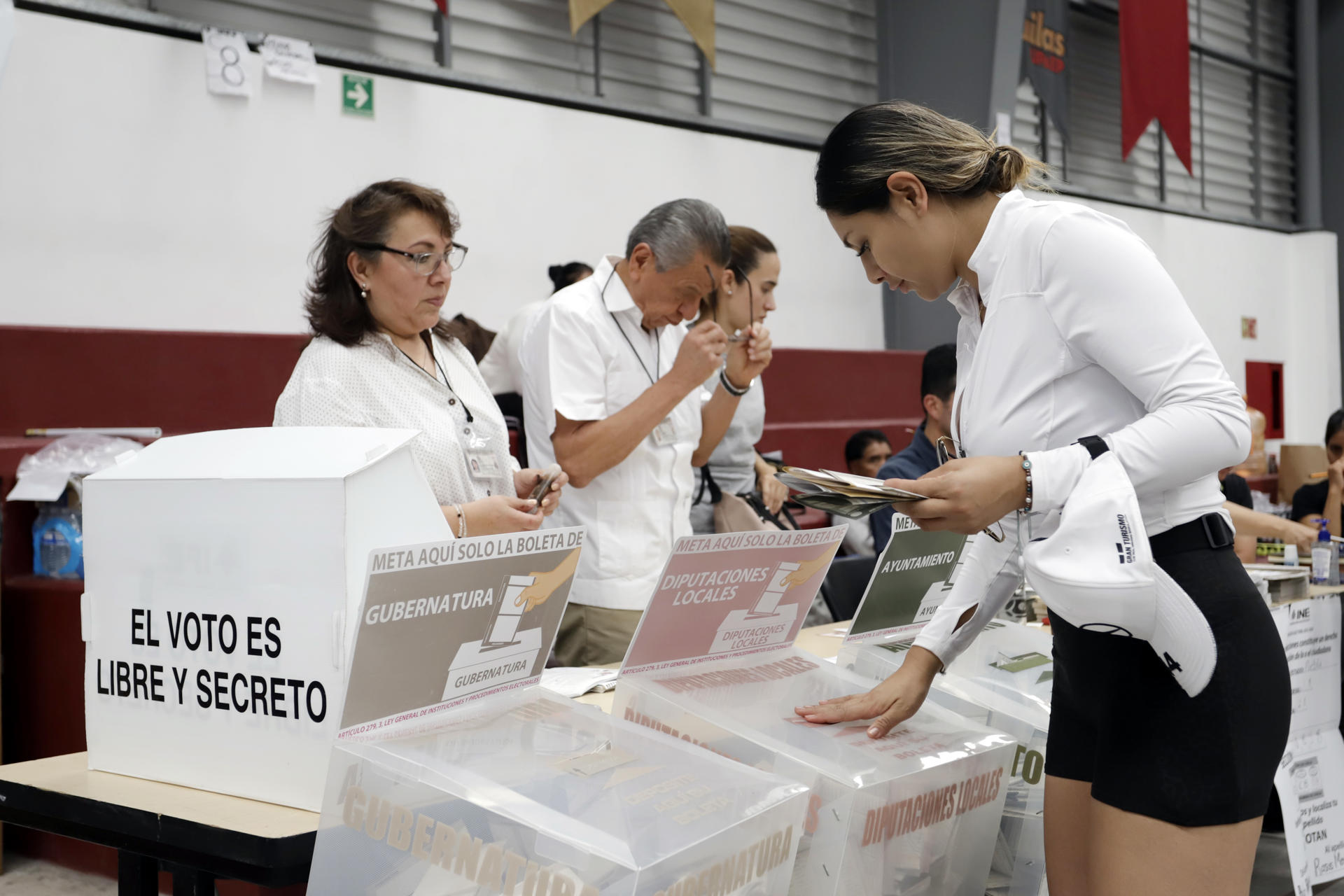 Las mujeres mexicanas se muestran "orgullosas" de votar por la primera ...