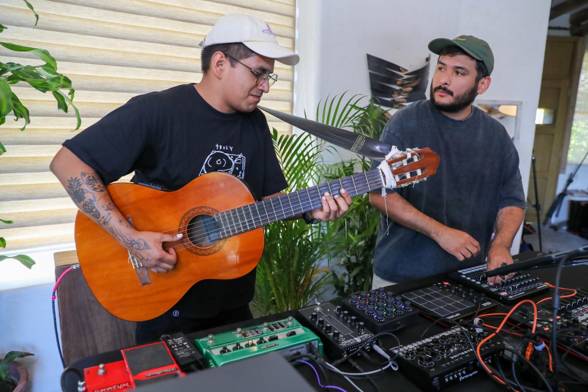 Cruz Loma, el dúo que recoge la herencia musical de Ecuador y la ...