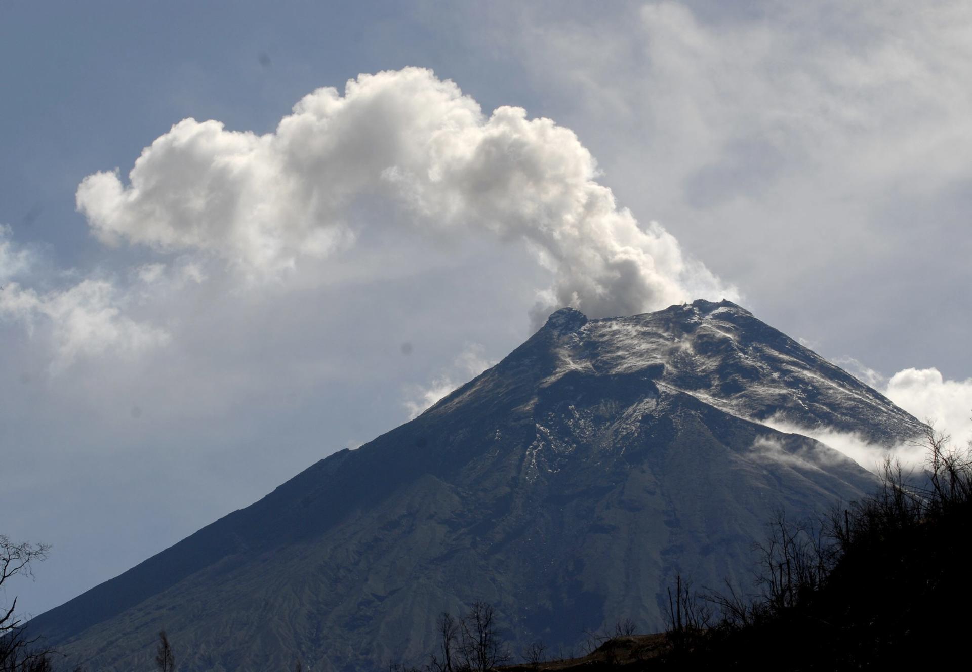 Estudian los volcanes de Ecuador y Canarias para demostrar riqueza del ...
