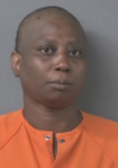 Mujer mata con cuchillo a su novio afuera de Walmart en Wilson | Qué Pasa