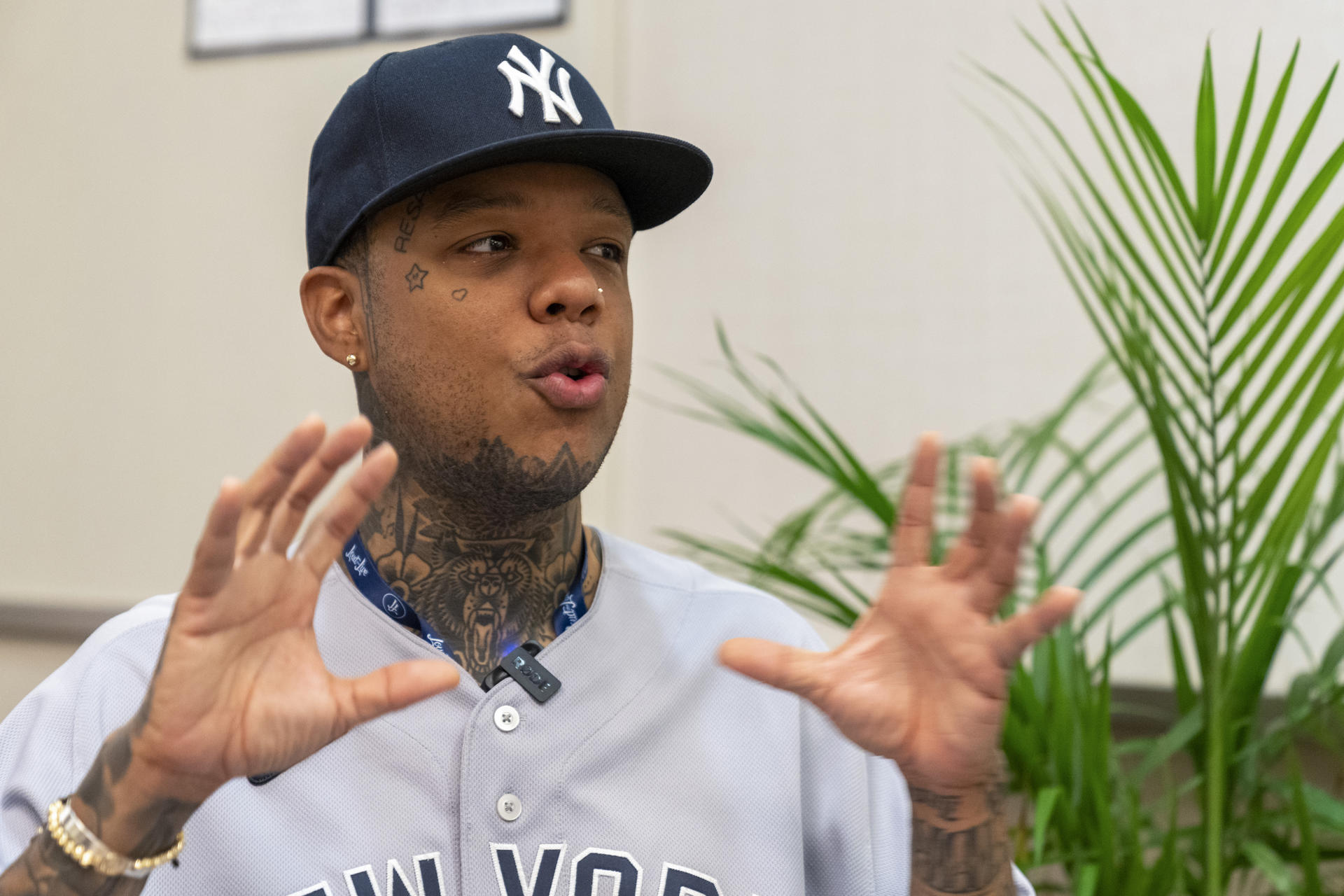 Akapellah presenta su nuevo disco en NY: "Se estigmatiza al rapero, yo ...