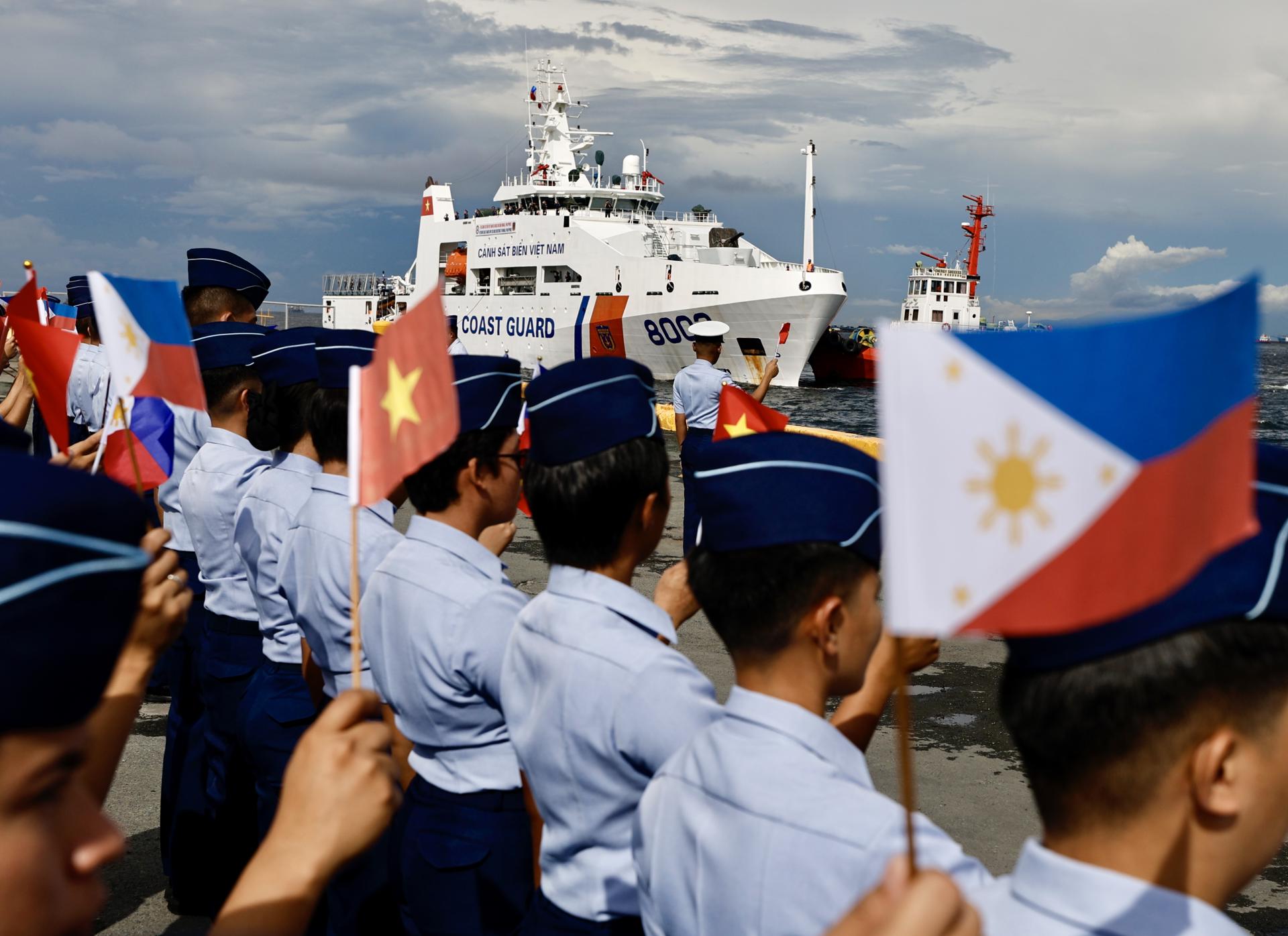 Guardacostas de Filipinas y Vietnam comparten maniobras en medio de la ...