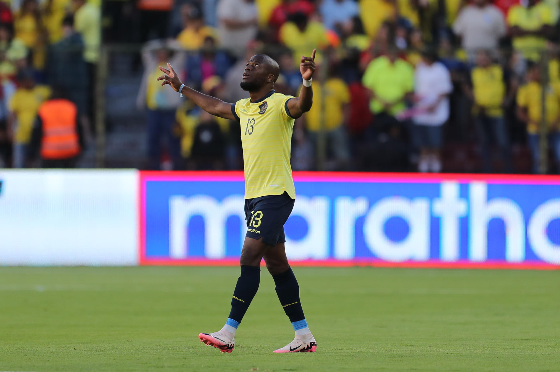 Enner Valencia dice que vive al margen de las críticas que recibe en ...