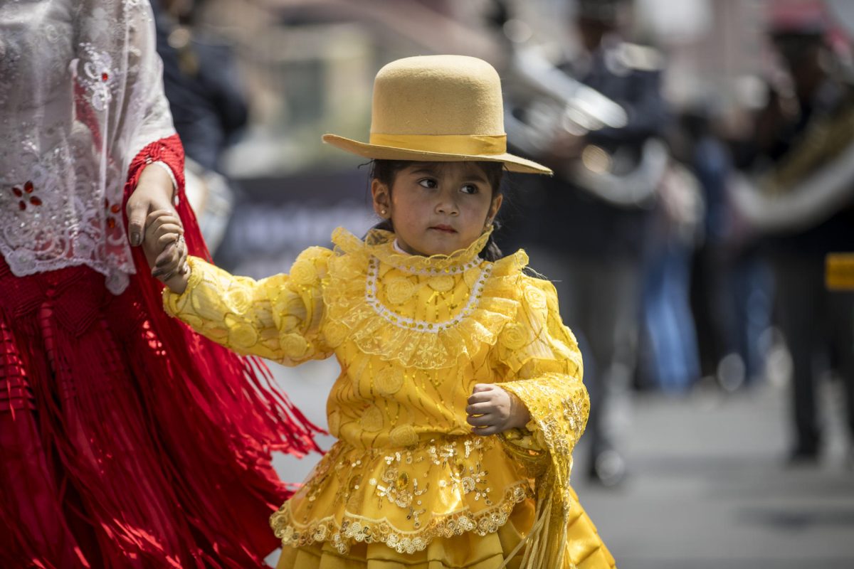 Bolivia reivindica origen de la danza morenada con un 'mini' desfile ...