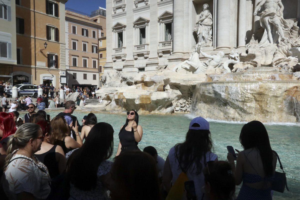 Lanzar la moneda a la Fontana de Trevi costará 2 euros para tener "una ...