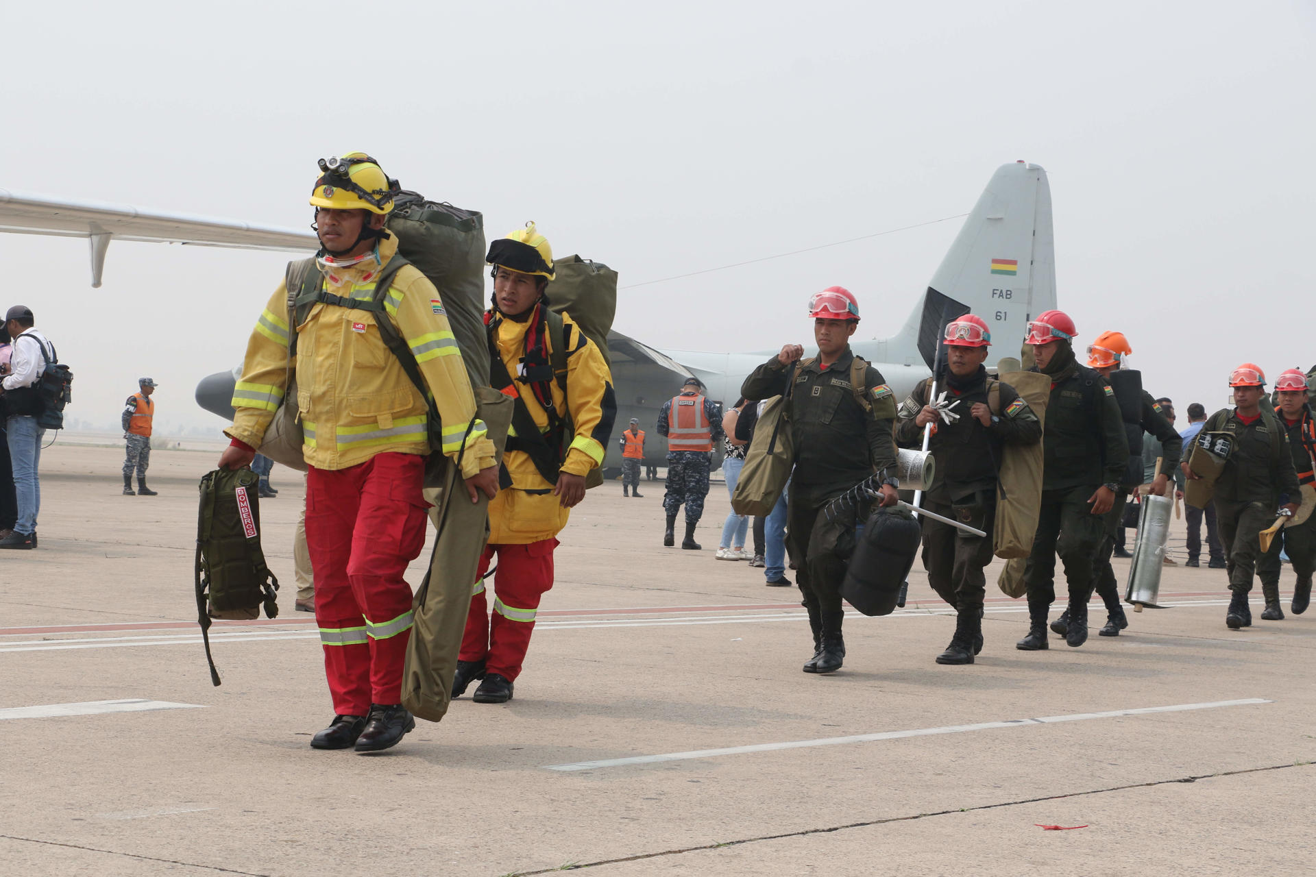 Bolivia envía a expertos de Chile y a tres mil bomberos a regiones ...