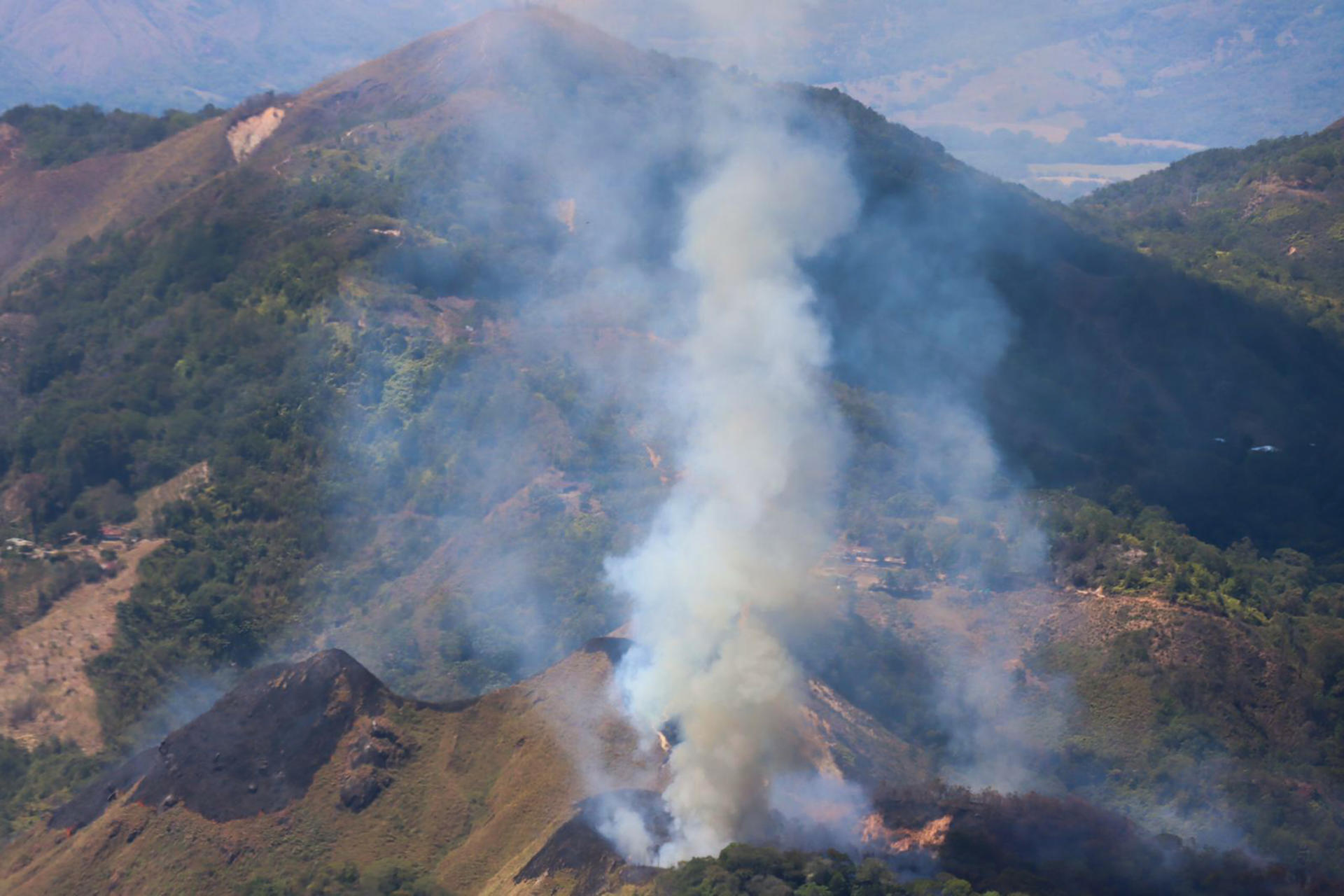 Gobierno colombiano presenta estrategia para controlar los incendios ...