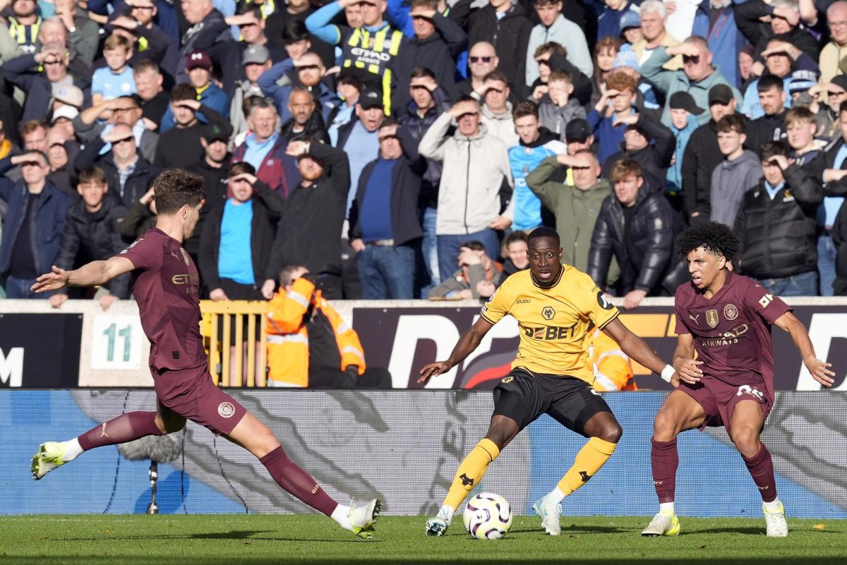 1-2. Stones fulmina la resistencia de los Wolves en la última acción ...