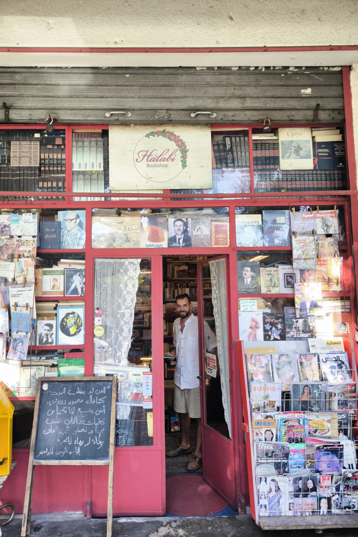 Superar los traumas con papel: las librerías de Beirut protegen la ...