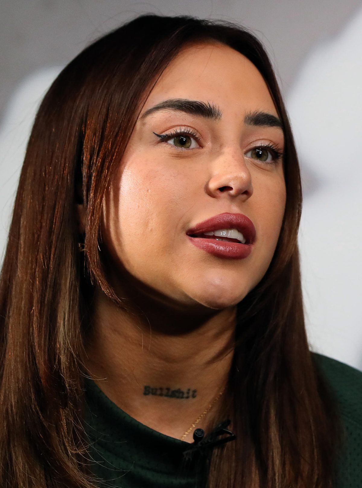 Nicki Nicole resalta la importancia de mantenerse "con los pies en la ...