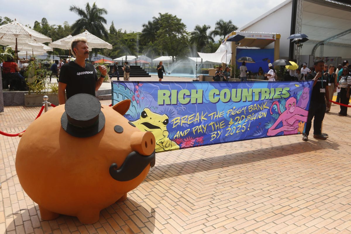 Con una alcancía gigante en la COP16, piden a países ricos cumplir ...