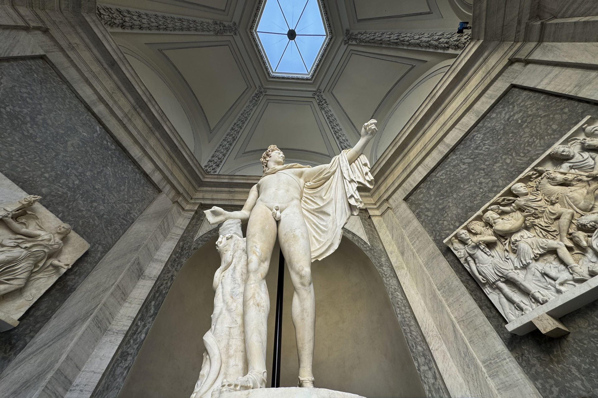 El famoso 'Apolo del Belvedere' se "apoya" en la tecnología vaticana ...
