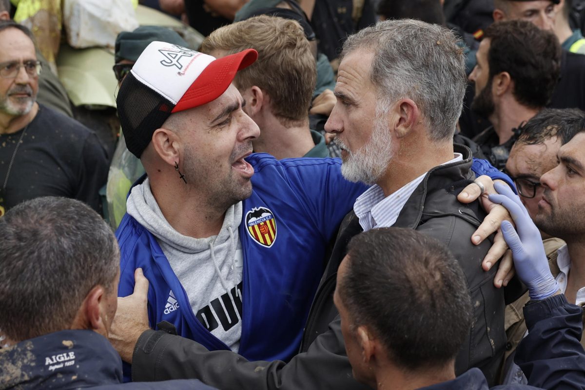 La indignación popular salpica de barro a los reyes de España y a ...