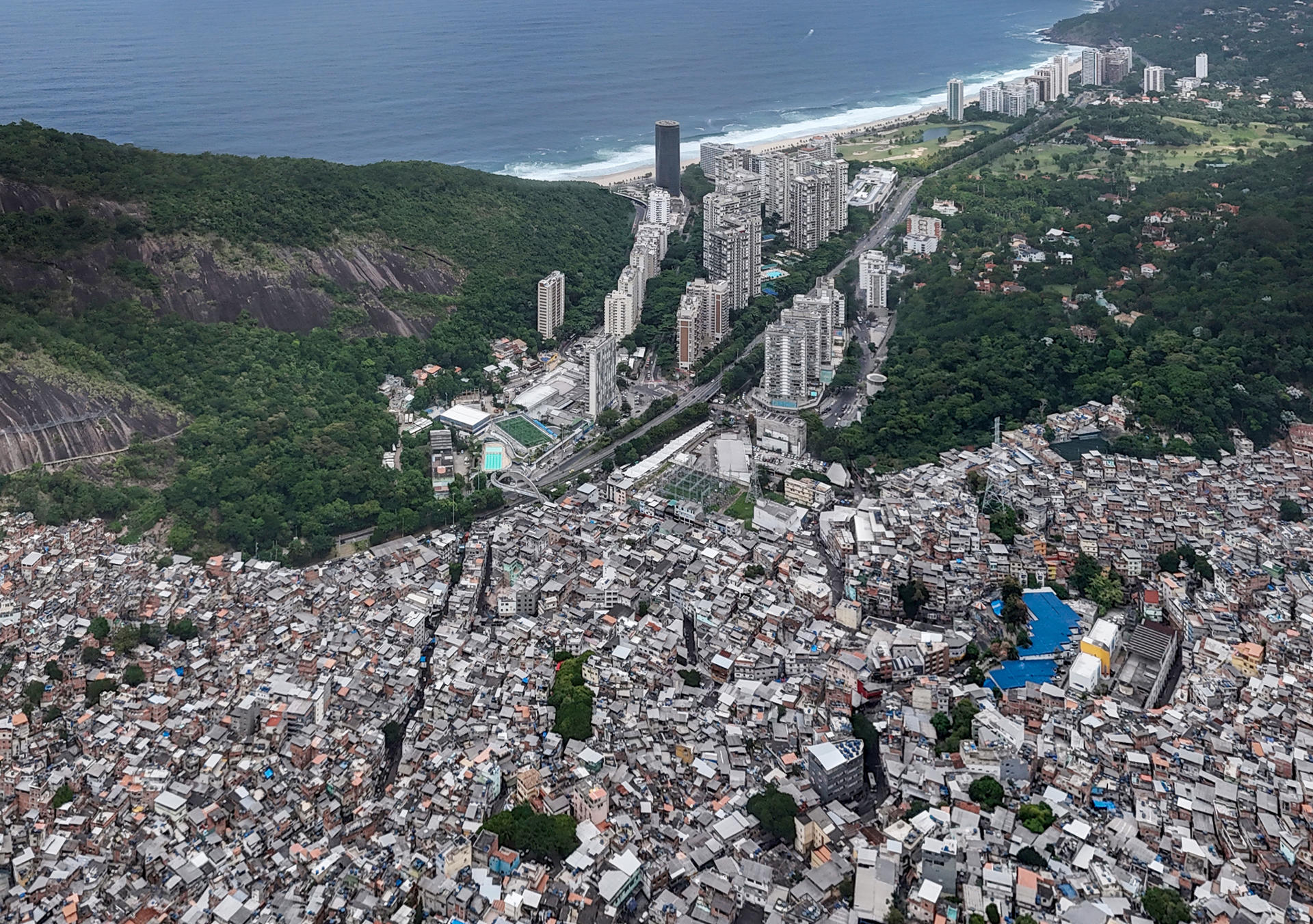La población en las favelas brasileñas sube un 43,4 % en doce años y ...