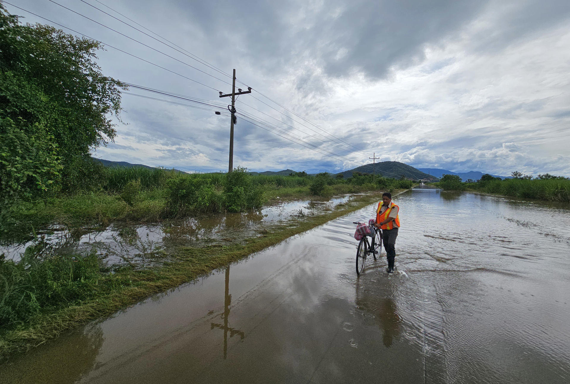Fluye más ayuda a damnificados de tormenta Sara en Honduras tras ...