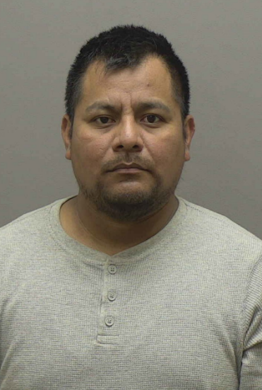 Por delitos sexuales y rapto de menor acusan a hombre en Wake | Qué Pasa