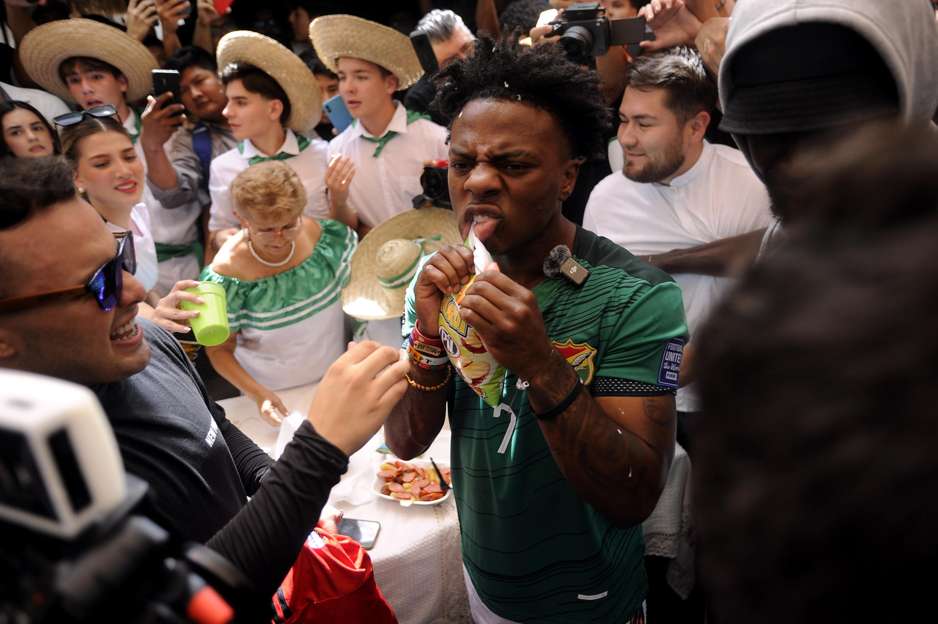 El famoso youtuber estadounidense 'Speed' emociona a miles de sus ...