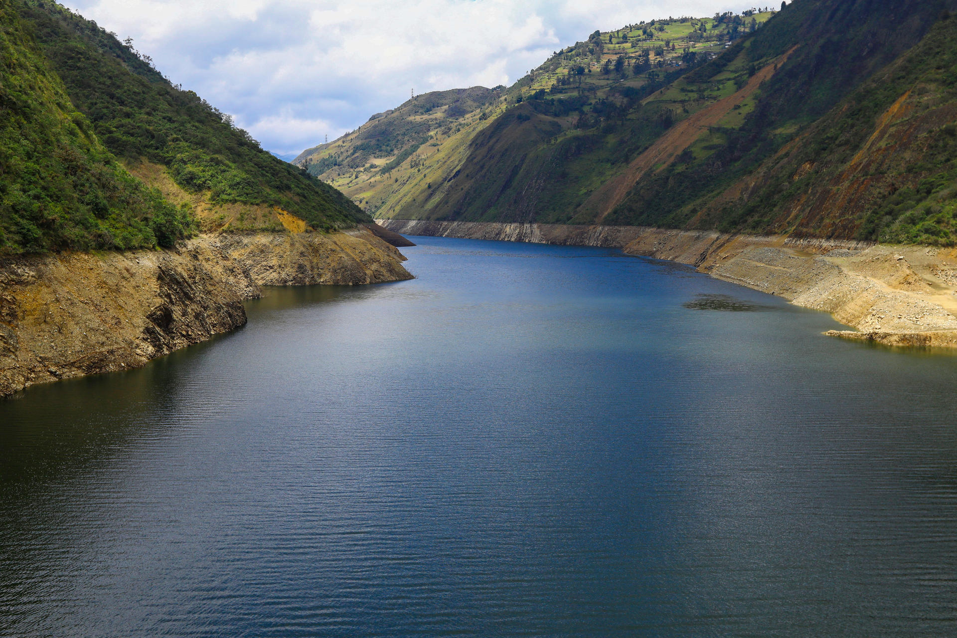 El embalse clave para atender demanda eléctrica de Ecuador está cerca ...