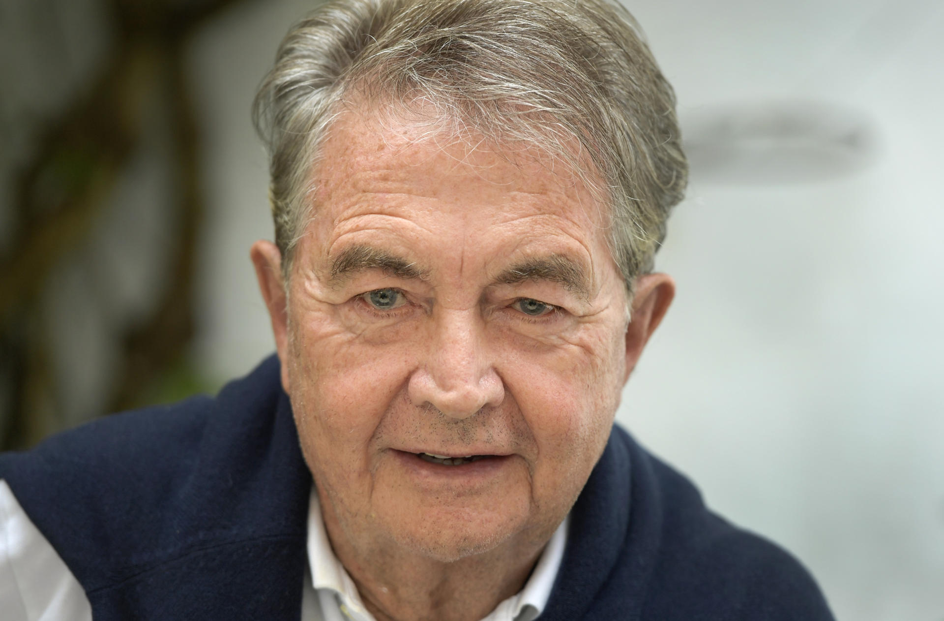 Manolo Díaz, el hombre que creó a Los Bravos, lanzó a Julio Iglesias y ...