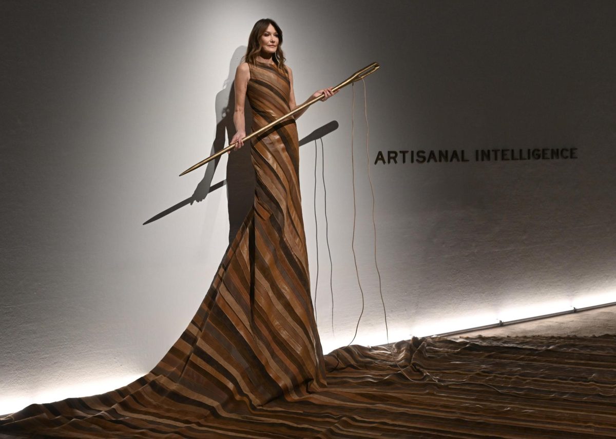Carla Bruni encarna una obra de arte en Milán como símbolo de la ...